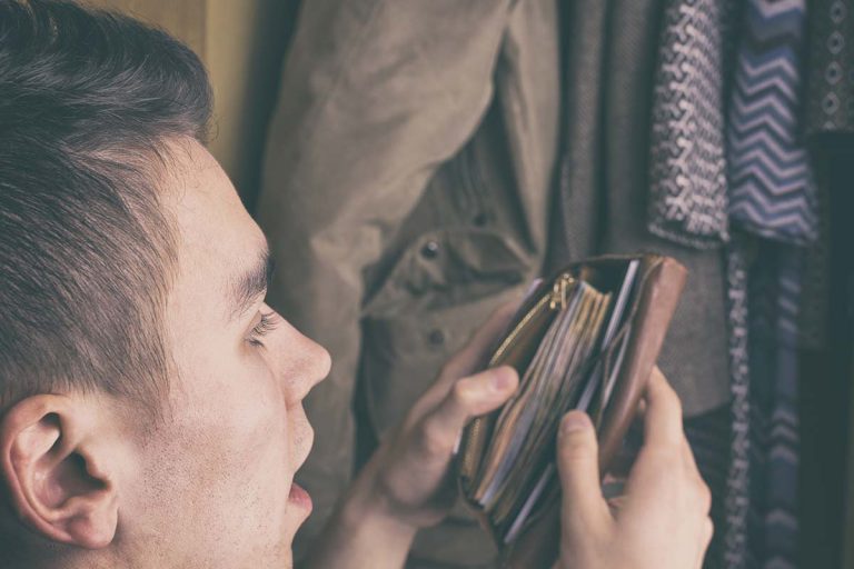 8 Common Signs of Drug Use and Addiction